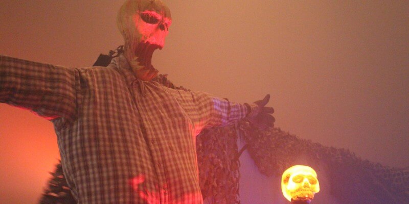 ScareLA 2015 previews Halloween season as horror fans haunt Pasadena ...