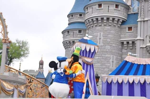 VIDEO: A final farewell to the "Dream Along with Mickey" castle stage ...