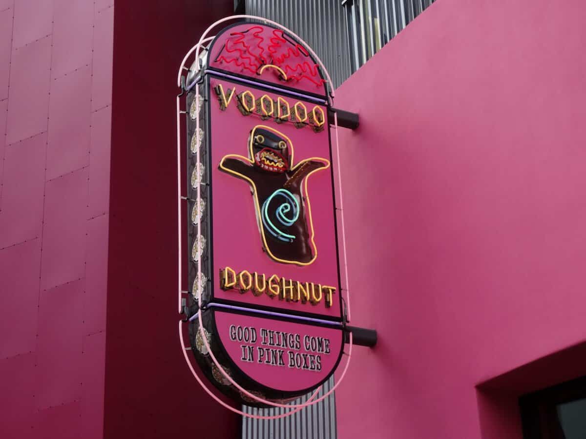 Specialty pastry shop Voodoo Doughnut officially opens first California ...
