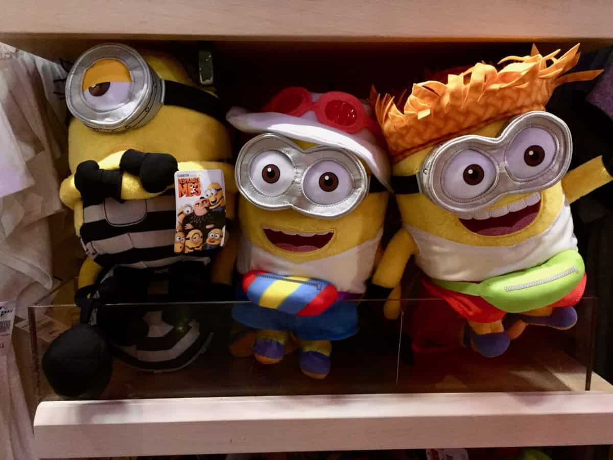 VIDEO: New "Despicable Me 3" meet-and-greets introduce Gru's brother ...