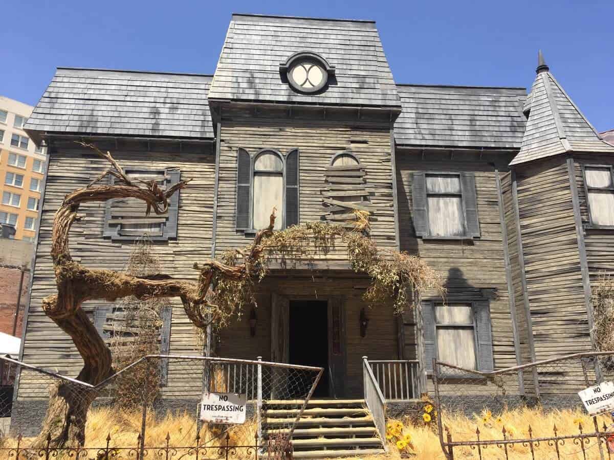 "IT" Neibolt House experience moving to Warner Bros. Studio Tour for ...