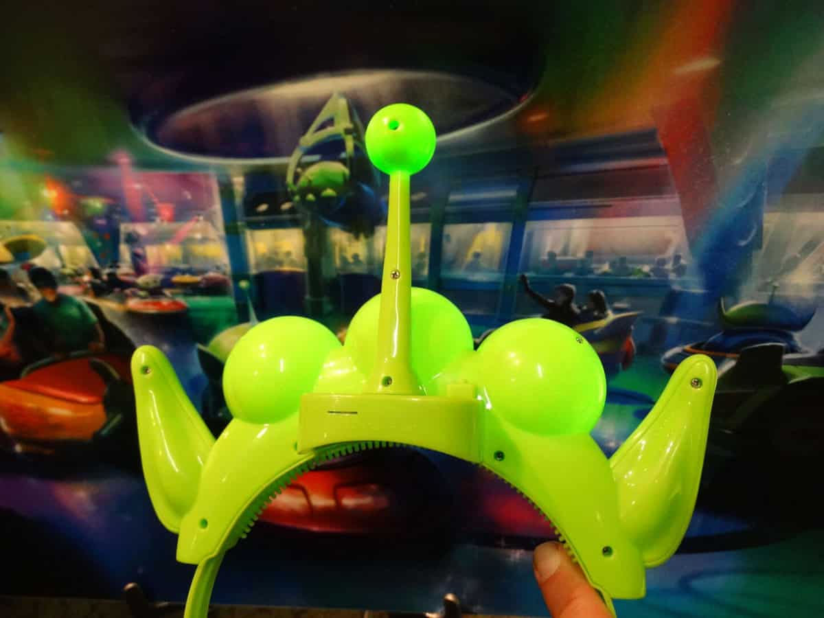 VIDEO: Amazing new light-up moving "Toy Story" Alien headband revealed ...