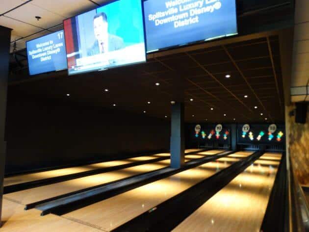 VIDEO: Goofy helps Splitsville Luxury Lanes Anaheim bowling alley host ...