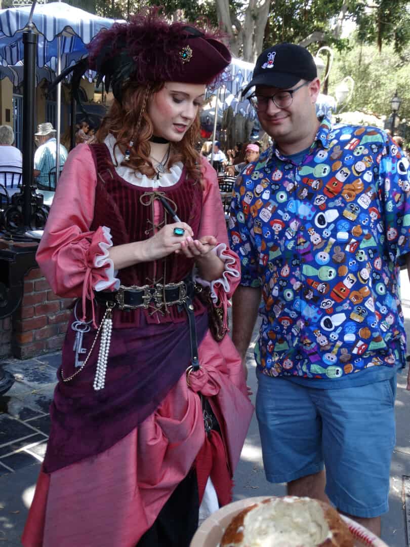 Video/photos: New Redd “Pirates Of The Caribbean” Character Arrives At ...