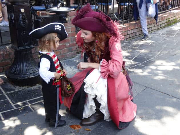 Video/photos: New Redd “Pirates Of The Caribbean” Character Arrives At ...