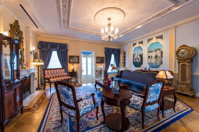 $15,000 for One Dinner at Disneyland Resort? Inside the 21 Royal Dining ...