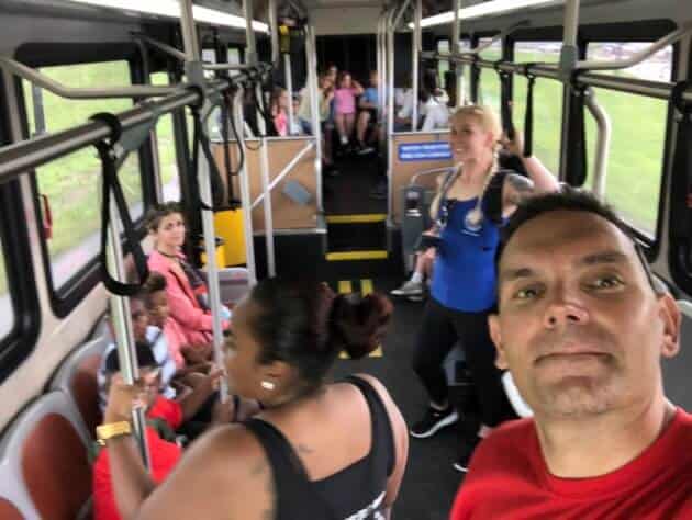 Local Florida police department takes 25 kids to Disney's Magic Kingdom ...
