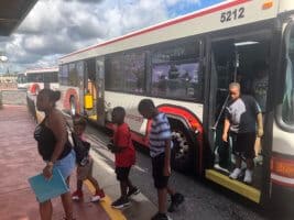 Local Florida police department takes 25 kids to Disney's Magic Kingdom ...
