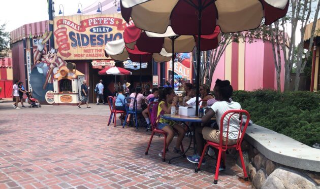 Local Florida police department takes 25 kids to Disney's Magic Kingdom ...