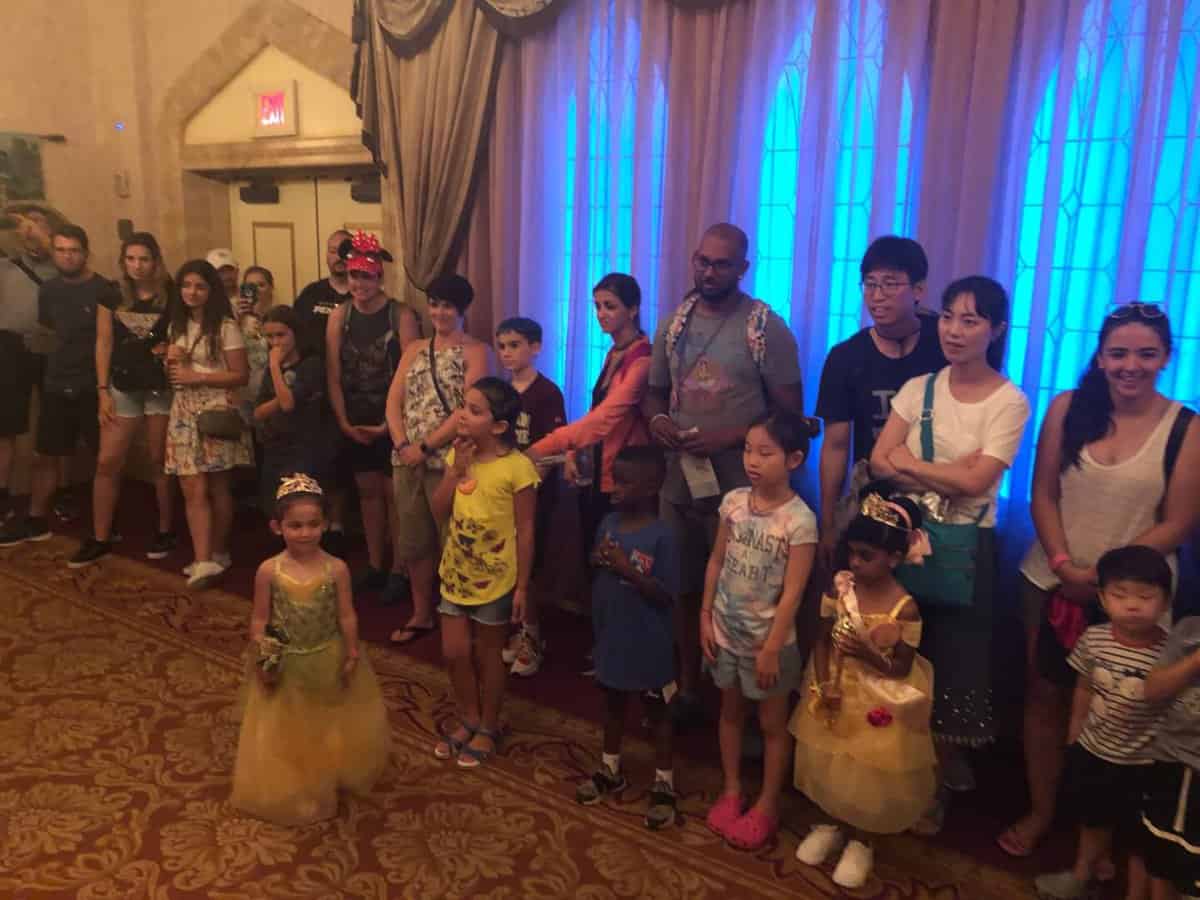Local Florida police department takes 25 kids to Disney's Magic Kingdom ...