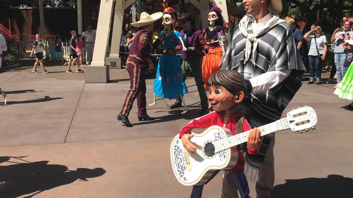 Miguel meet-and-greet, live musical performance of "Coco" at Disneyland ...