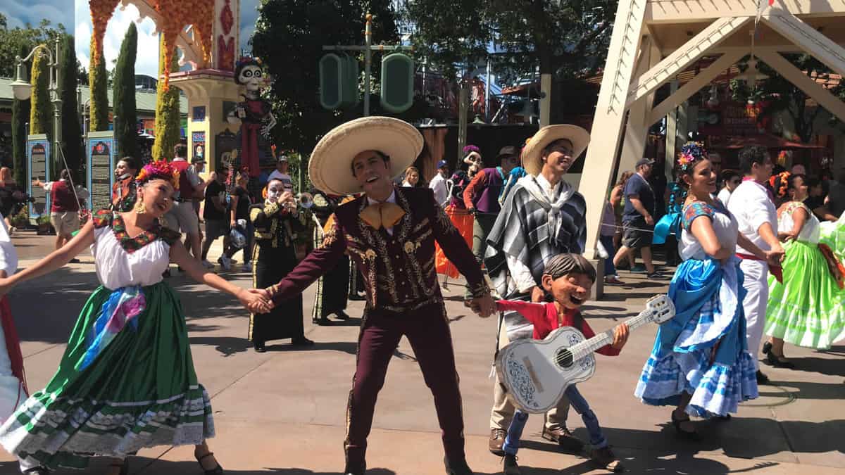 Miguel meet-and-greet, live musical performance of "Coco" at Disneyland ...