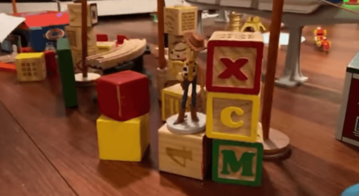 VIDEO: Little Future Imagineer Builds Entire WDW In His Bedroom