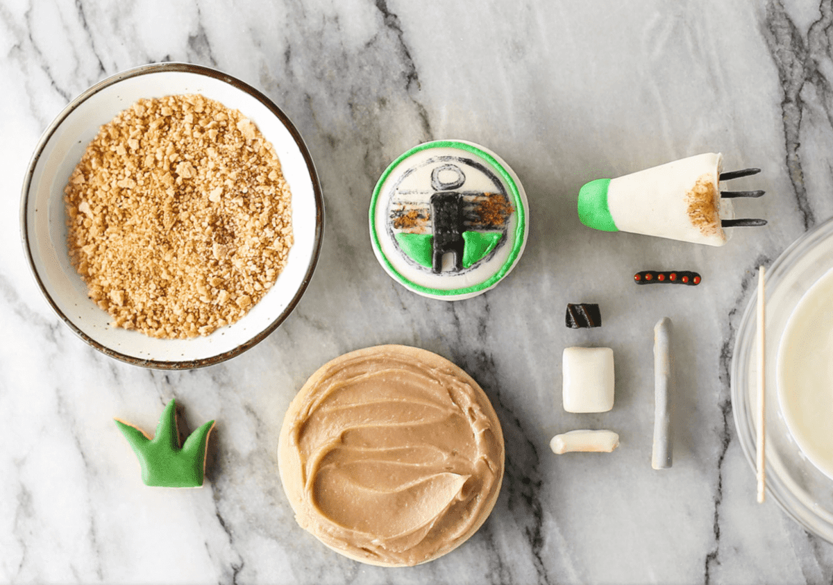 Celebrate Star Wars Day With This Adorable D-O Droid Cookie Recipe!
