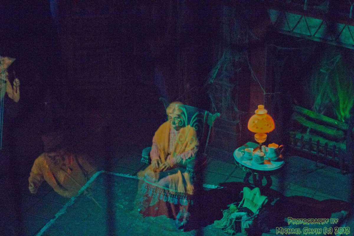 At Home Imagineering: DIY Haunted Mansion Effects