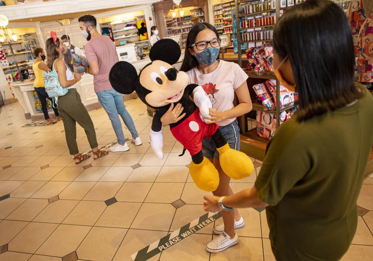 Custodian at Disney World Reminds Us Why Cast Members Are Amazing ...