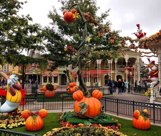 New Disneyland Paris Halloween Decorations Have Arrived!