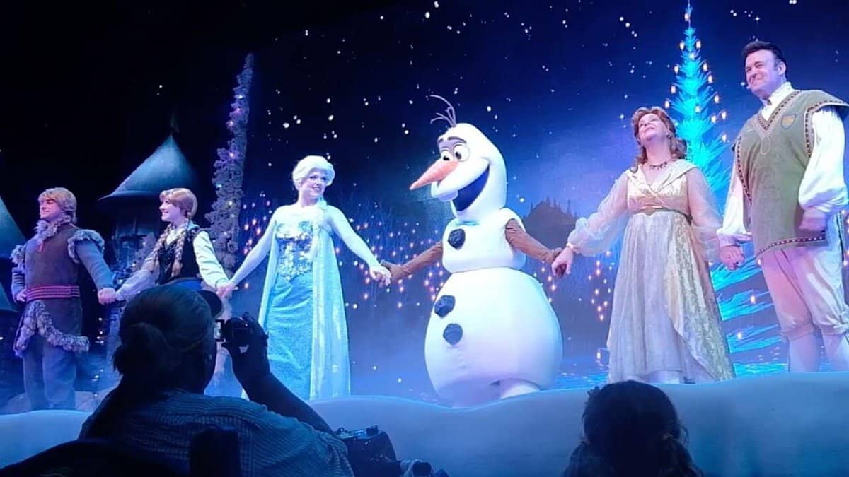 Frozen Sing-Along Holiday Show Begins at Hollywood Studios
