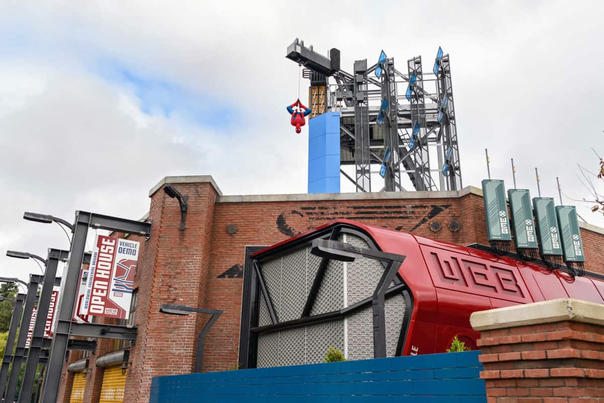 Disney Imagineers Bring 'Zootopia' to Life With Massive Animatronic ...