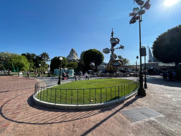 Disney Fans Claim Entire Area "Needs To Be Demolished, Rebuilt"