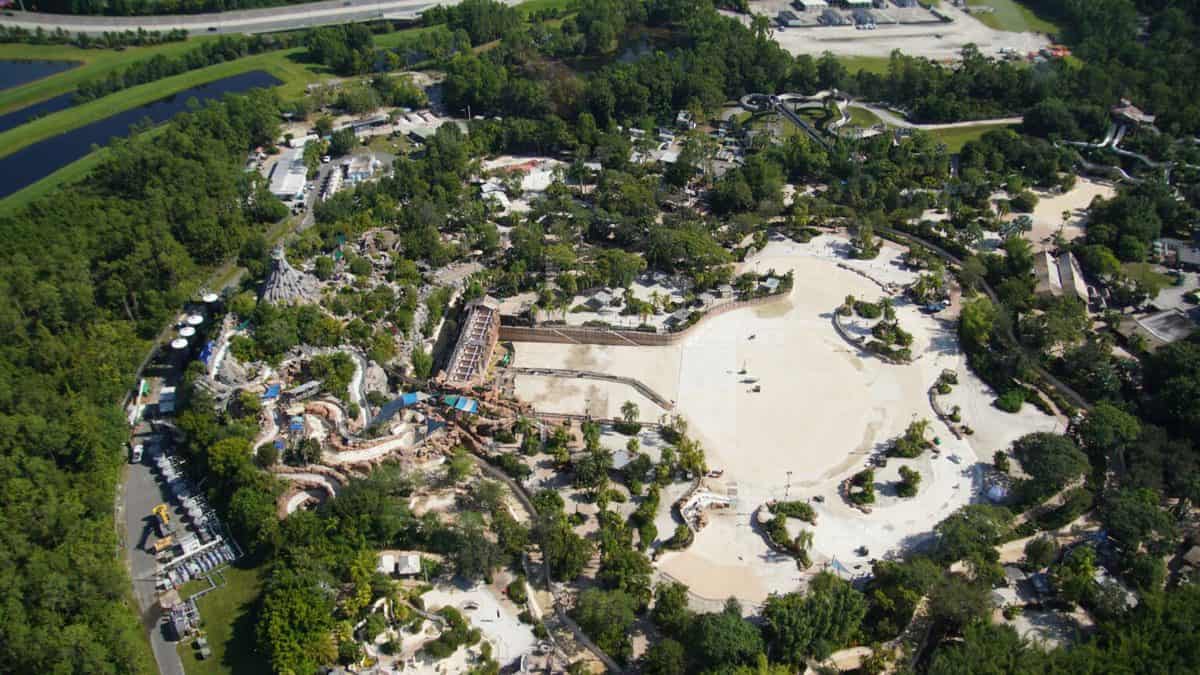 Disney Guests Befuddled By New Park DJ Blasting Modern Music on Main ...