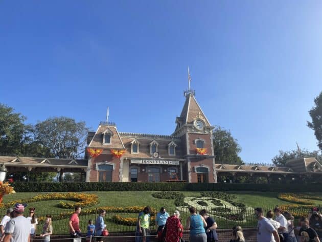Why Is Disneyland So Crowded On Weekdays?