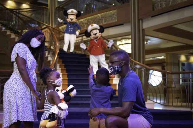 Disney Guests Underwhelmed By The Return Of Character Meet And Greets