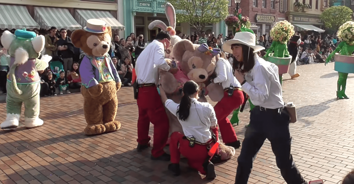 Video Shows Disney Character Fainting In Front of Guests During Parade