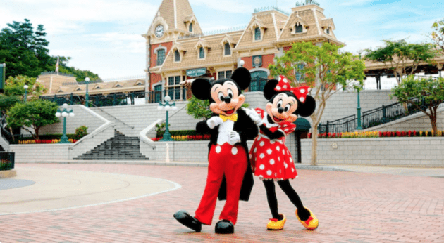 VIDEO: Mickey Mouse FINALLY Proposes to Minnie Mouse - Inside the Magic
