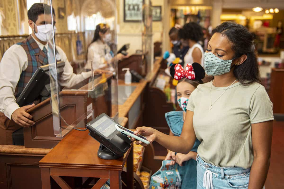 Credit Card System Down at Disney Park, Forced Guests to Use Cash Only ...