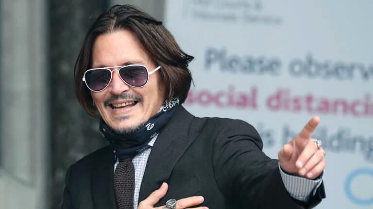 Disney Brings Johnny Depp Back as Jack Sparrow During Nighttime Show