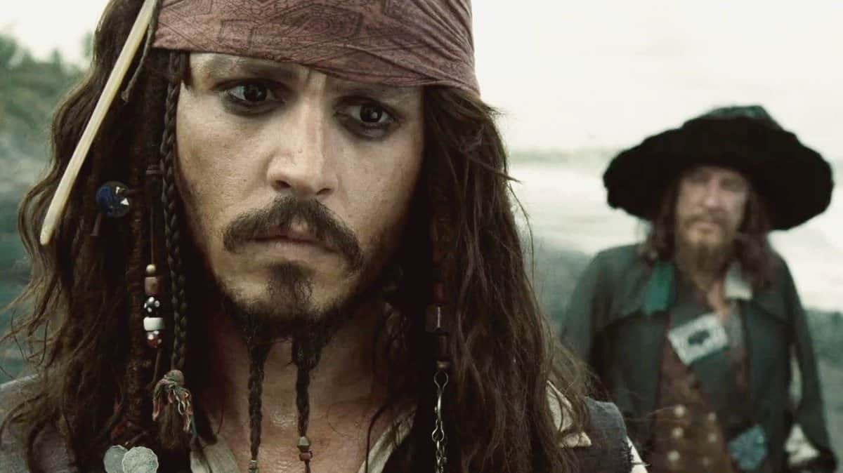 Johnny Depp Brings Out Jack Sparrow For Dedicated Fans Outside ...