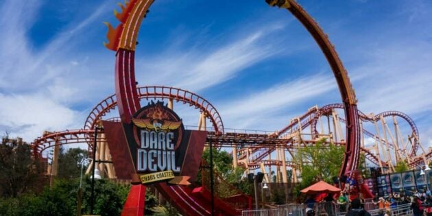 Six Flags' Attendance and Revenue Are PLUMMETING