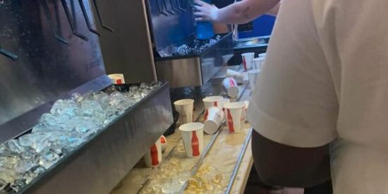 Guests Stunned by Overflowing Garbage at Major Theme Park