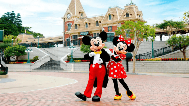 "Minnie Mouse" Taking Smoke Break Goes Viral