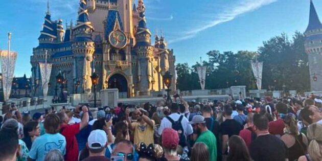Thousands Mourn Disney Attraction, Immediately Removed Forever ...