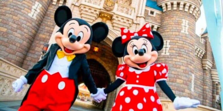 "Minnie Mouse" Taking Smoke Break Goes Viral