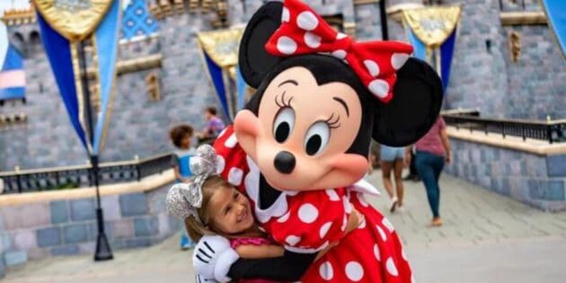 Aggressive Woman Attacks Minnie Mouse Over Selfie at Disneyland