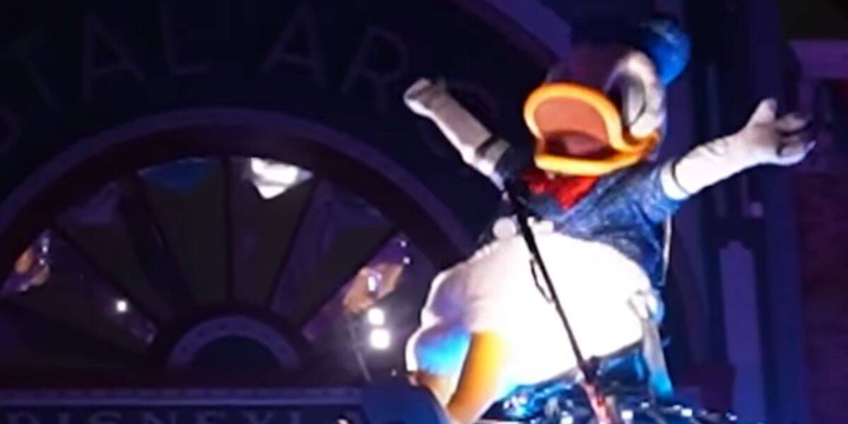 Donald Duck Lashes Out After Disney Guest Walks in Front of Moving Parade